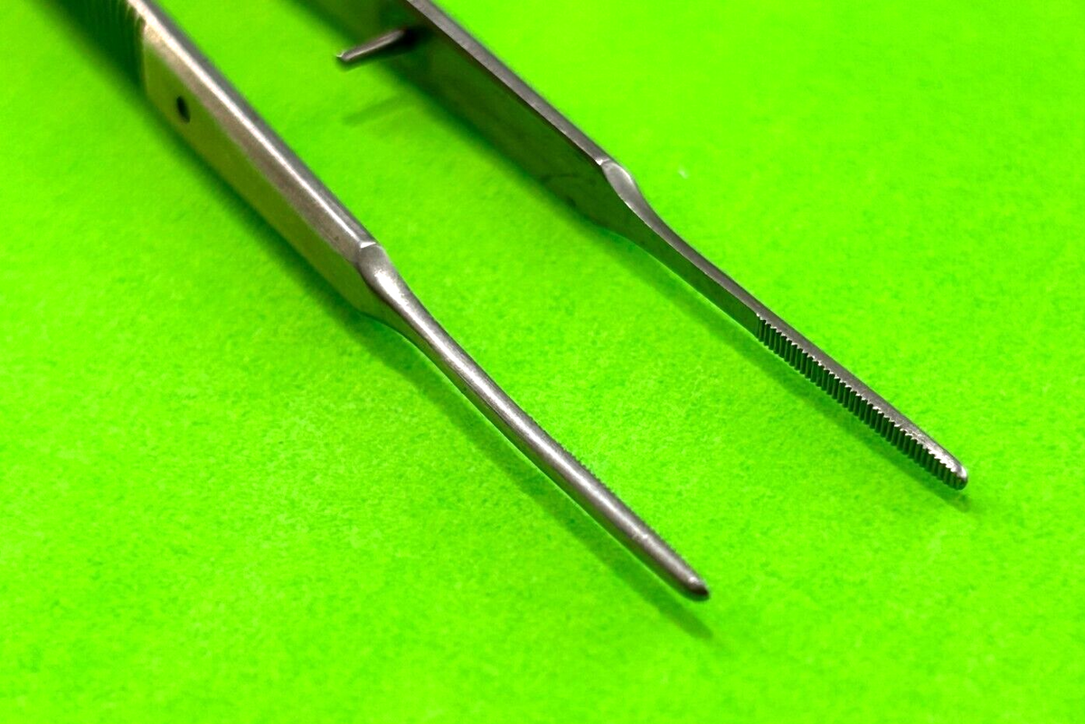 Miltex Surgical 7" Dressing Forceps, Straight Serrated Tip – AMED CAPITAL